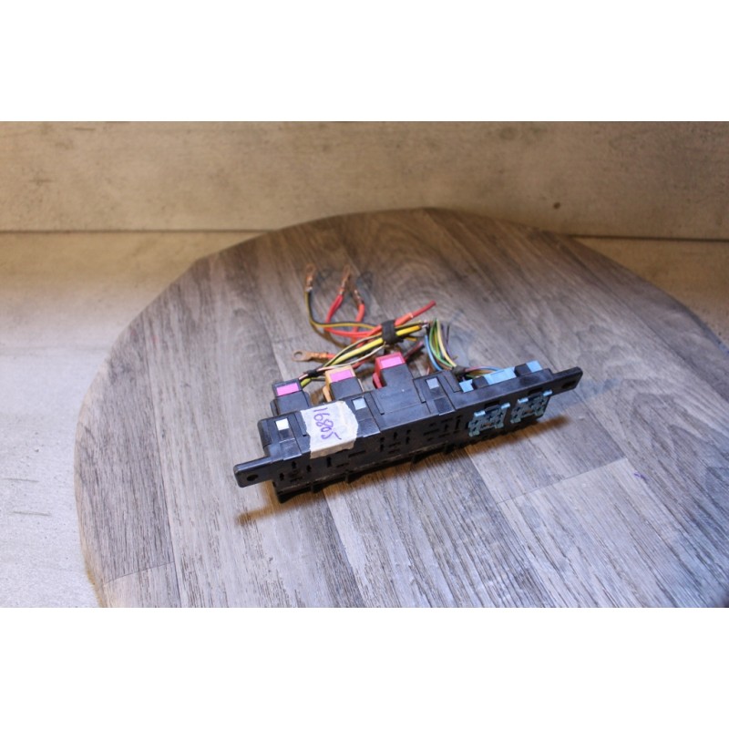 relais porte fusible et bornier cosse plus positive audi 8l0941822 A