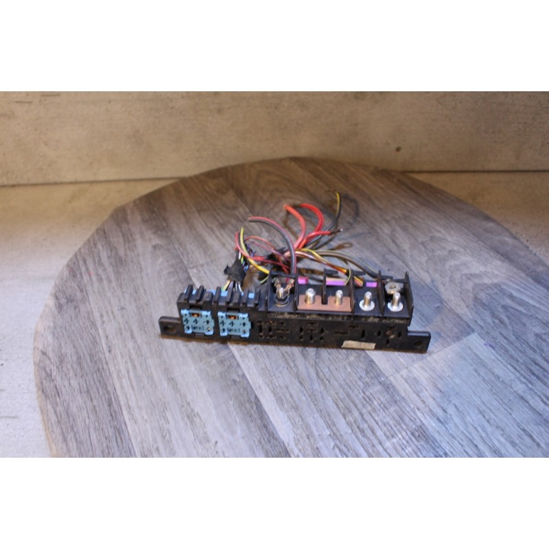 relais porte fusible et bornier cosse plus positive audi 8l0941822 A