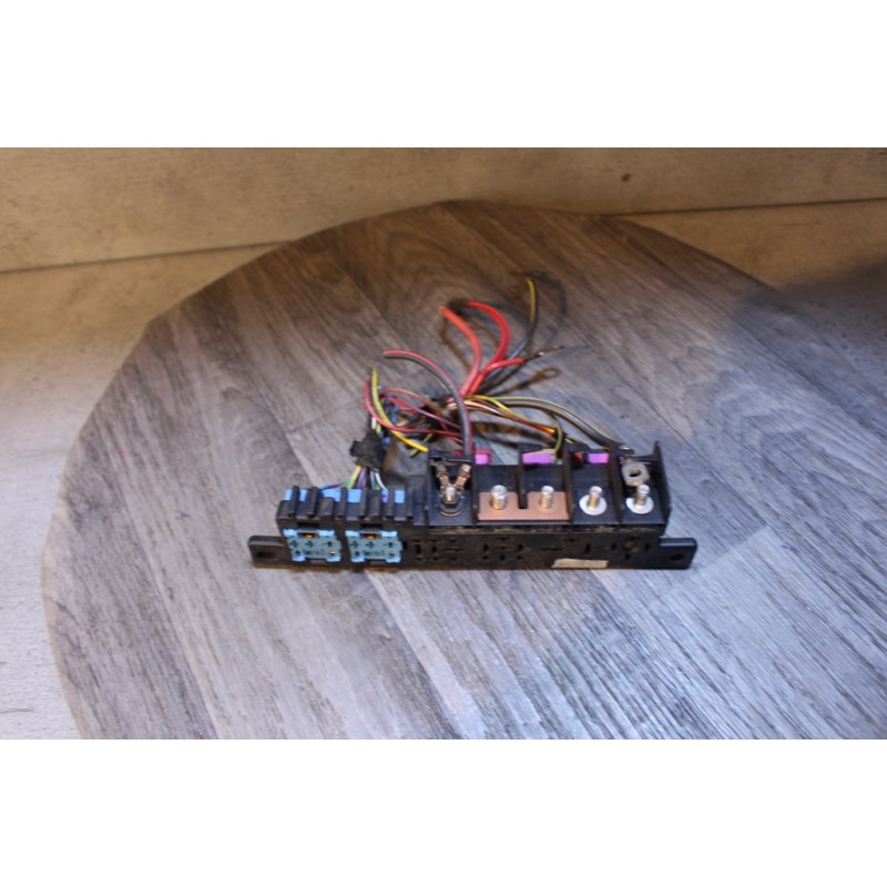 relais porte fusible et bornier cosse plus positive audi 8l0941822 A