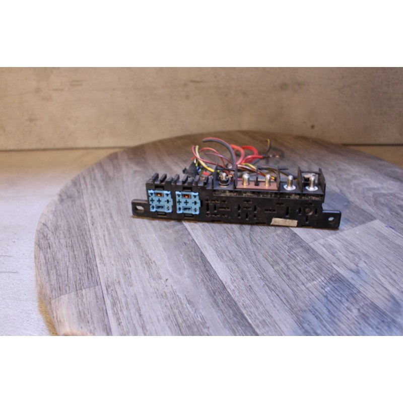 relais porte fusible et bornier cosse plus positive audi 8l0941822 A