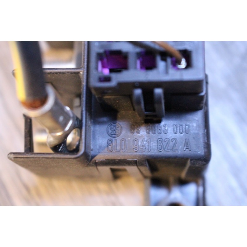 relais porte fusible et bornier cosse plus positive audi 8l0941822 A