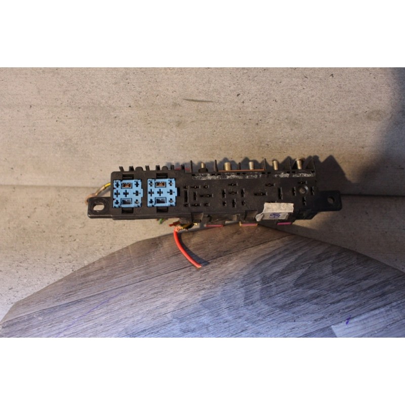 relais porte fusible et bornier cosse plus positive audi 8l0941822 A