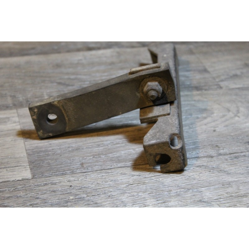 patte metal avec silentboc caoutchouc support divers