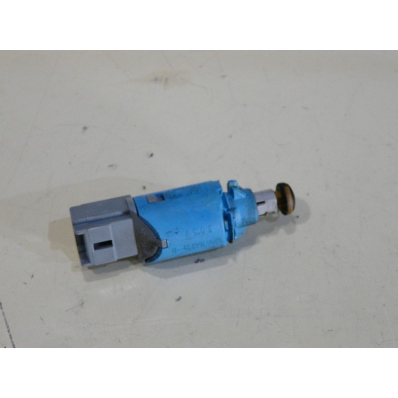 contacteur capteur position pedale embrayage renault 8200168239