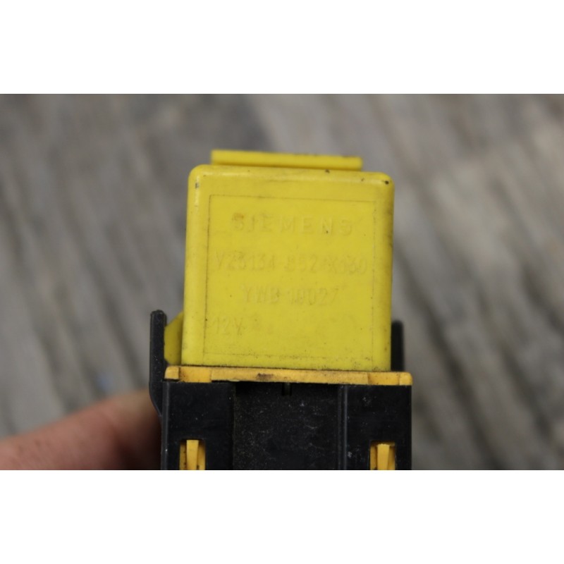 relais jaune 4 broches rover serie MG 200 400 ywb10027